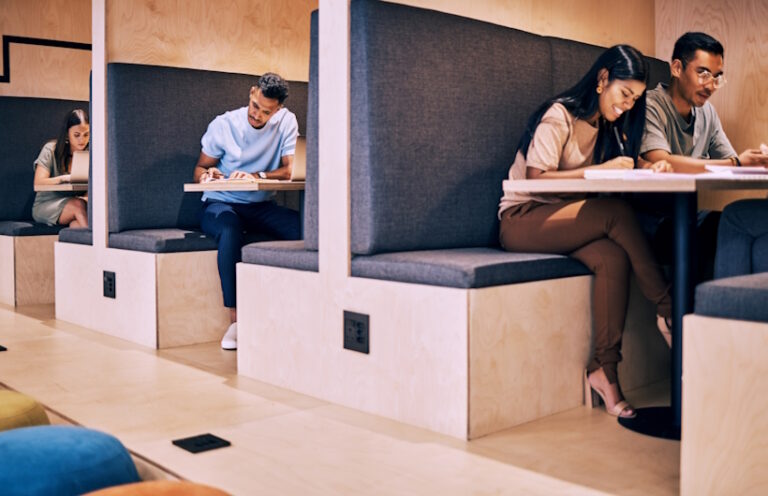 Ide Desain Interior Co-working Space Modern untuk Ruang Kerja Kreatif ...
